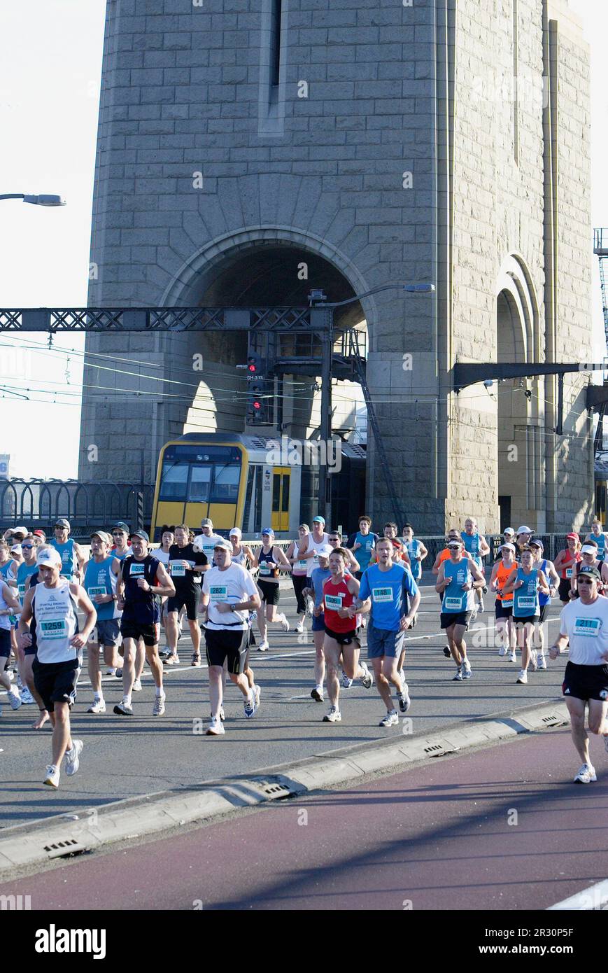 The 2006 Blackmores 'Bridge Run' public marathon in Sydney, Australia ...