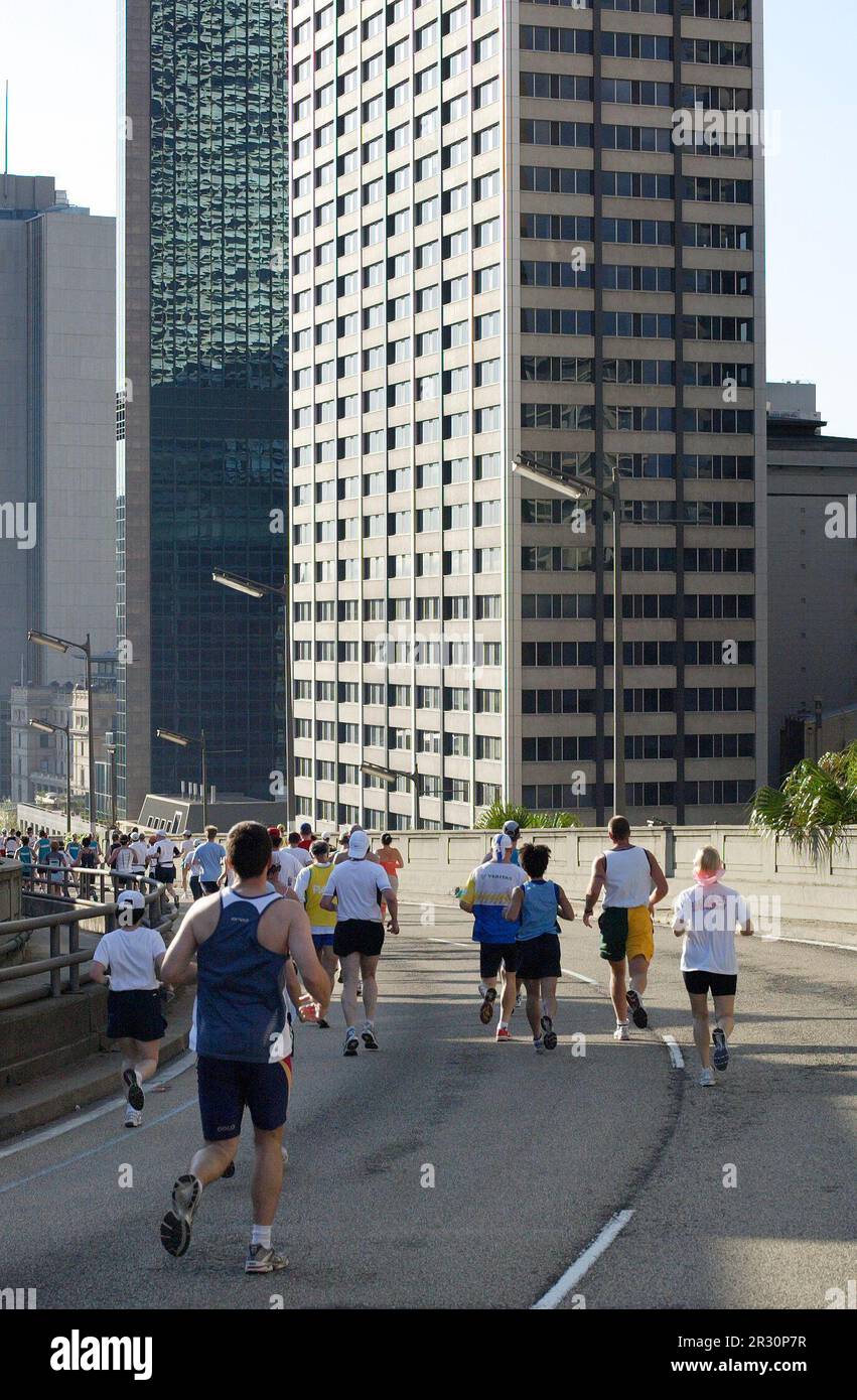 The 2006 Blackmores 'Bridge Run' public marathon in Sydney, Australia ...