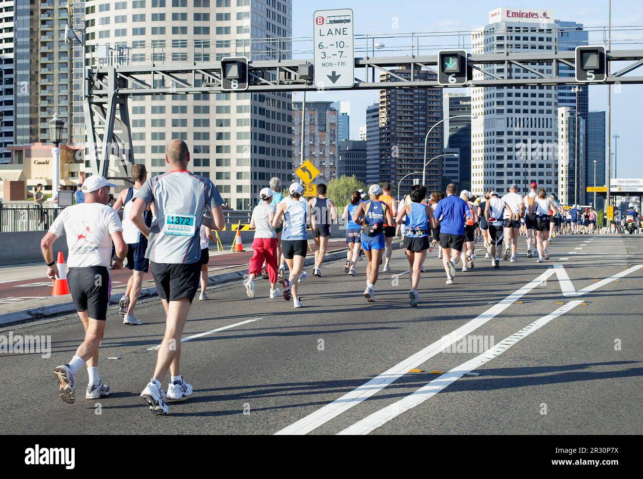 The 2006 Blackmores 'Bridge Run' public marathon in Sydney, Australia ...