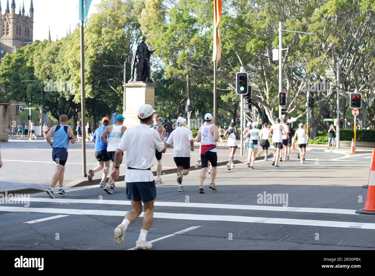The 2006 Blackmores 'Bridge Run' public marathon in Sydney, Australia ...