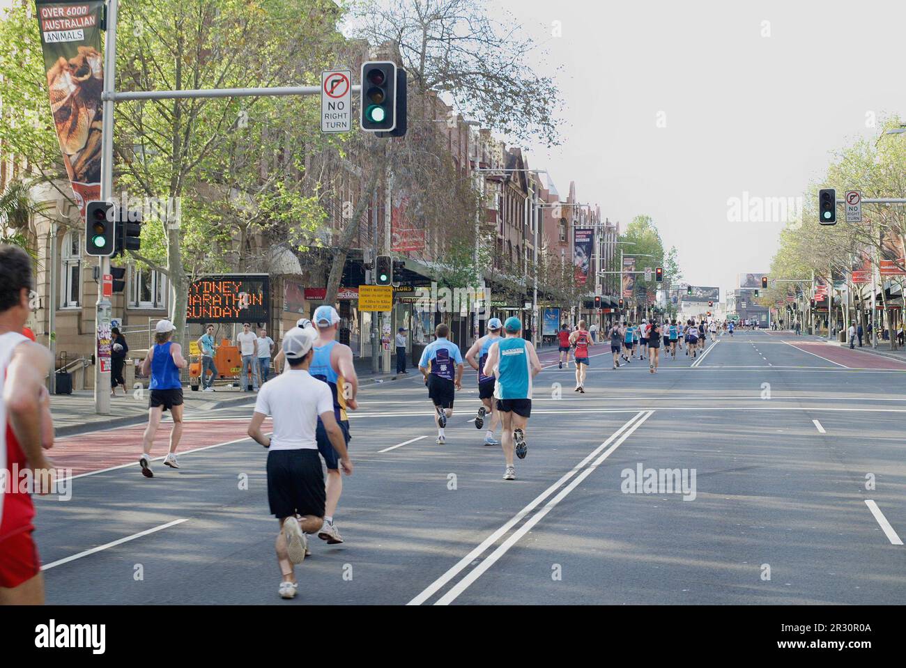 The 2006 Blackmores 'Bridge Run' public marathon in Sydney, Australia ...