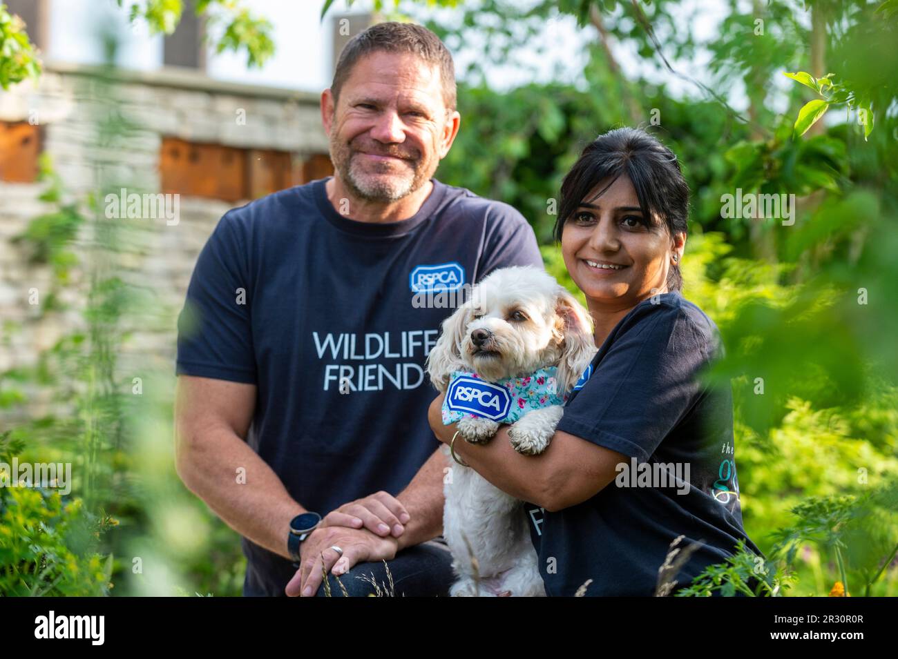 London, UK. 22 May 2023. Wildlife presenter Steve Backshall (L), Daisy ...