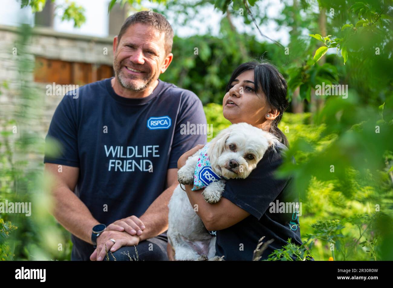 London, UK. 22 May 2023. Wildlife presenter Steve Backshall (L), Daisy ...