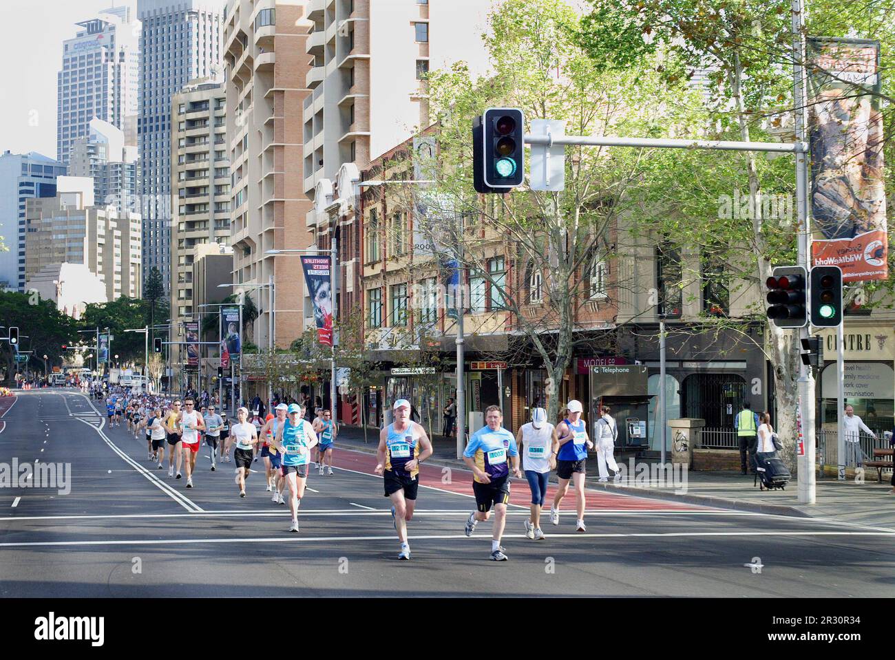 The 2006 Blackmores 'Bridge Run' public marathon in Sydney, Australia ...