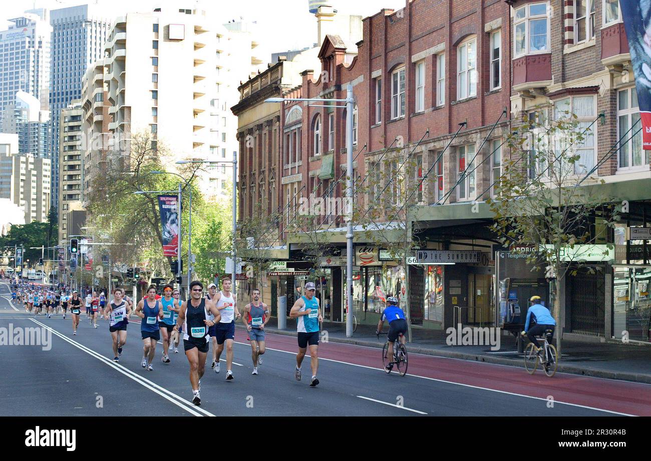 The 2006 Blackmores 'Bridge Run' public marathon in Sydney, Australia ...