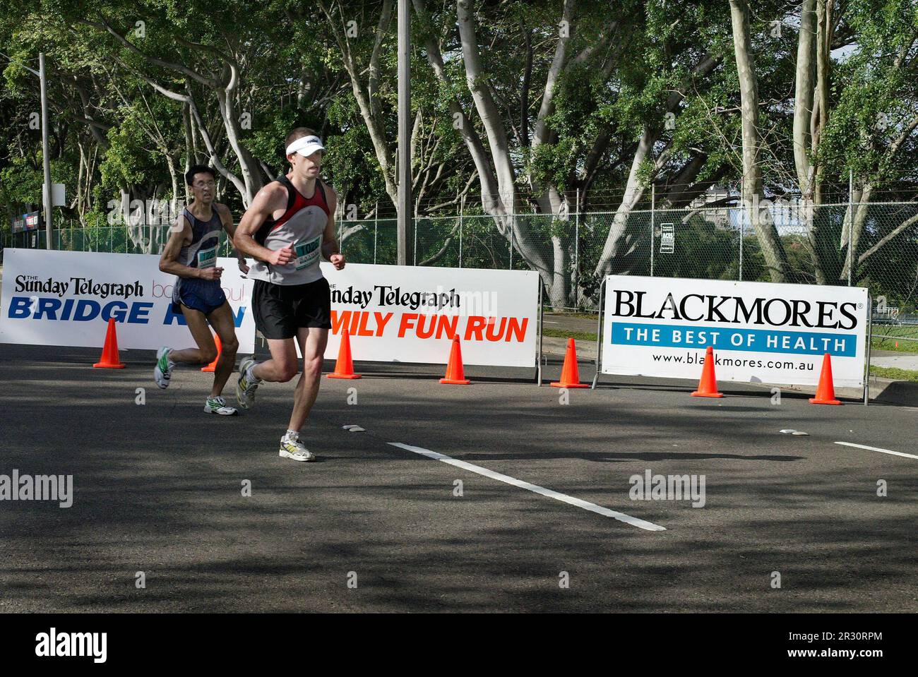 The 2006 Blackmores 'Bridge Run' public marathon in Sydney, Australia ...