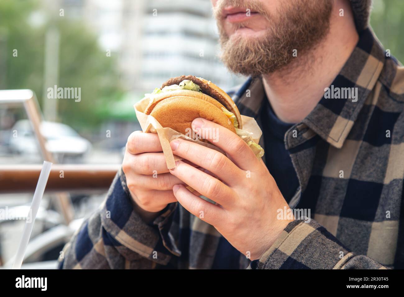 Burger in male hands close-up in a fast food cafe Stock Photo - Alamy