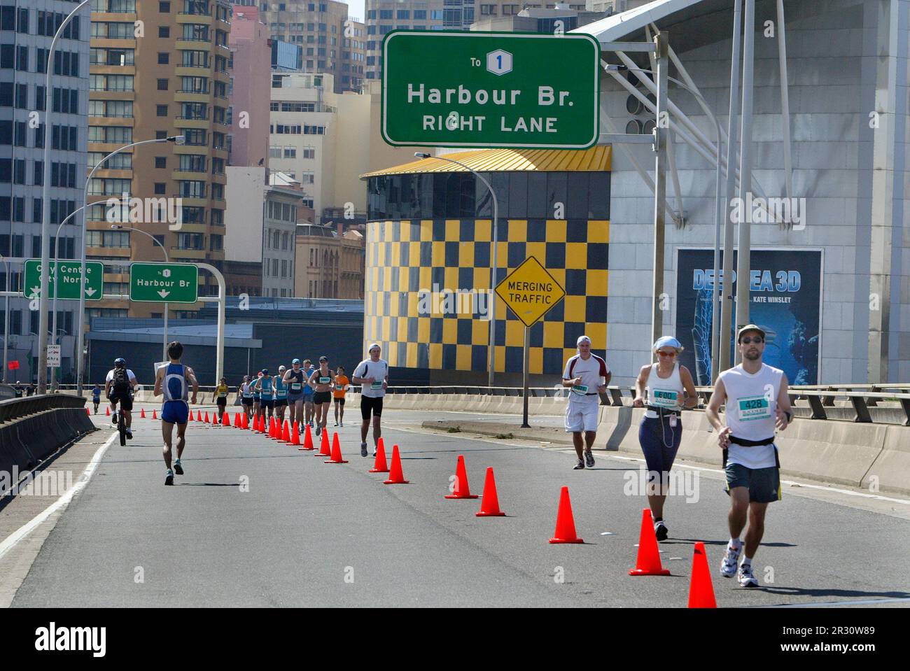 The 2006 Blackmores 'Bridge Run' public marathon in Sydney, Australia ...