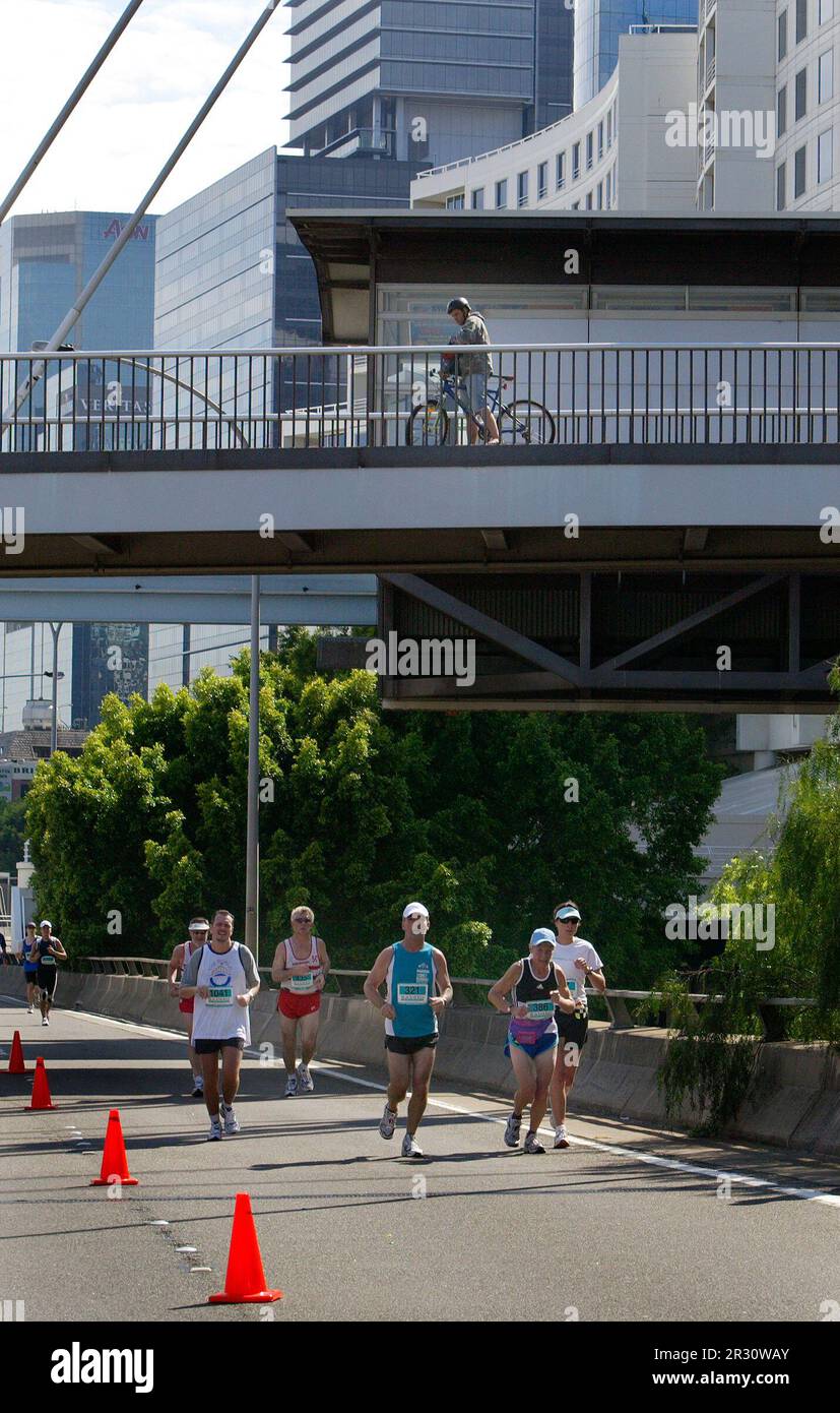 The 2006 Blackmores 'Bridge Run' public marathon in Sydney, Australia ...