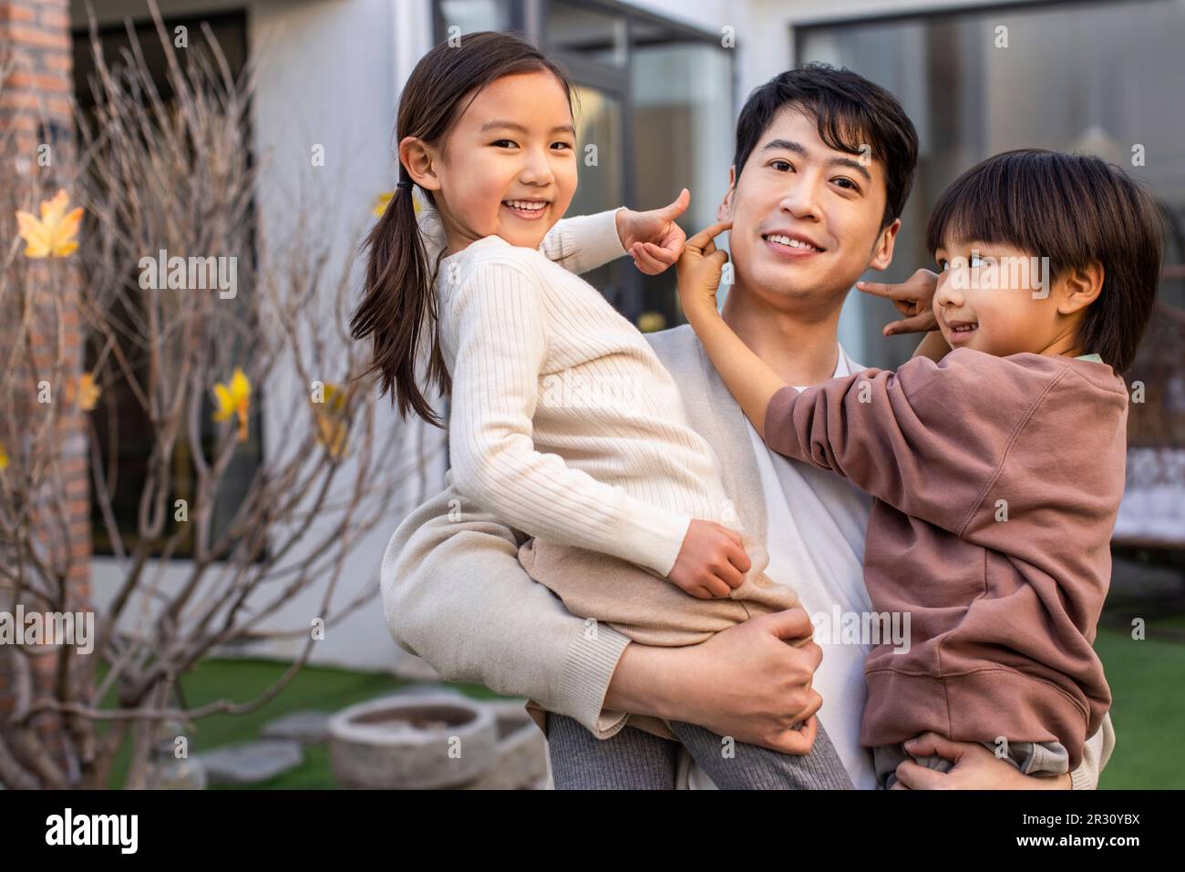 Happy little Chinese children and their father Stock Photo - Alamy