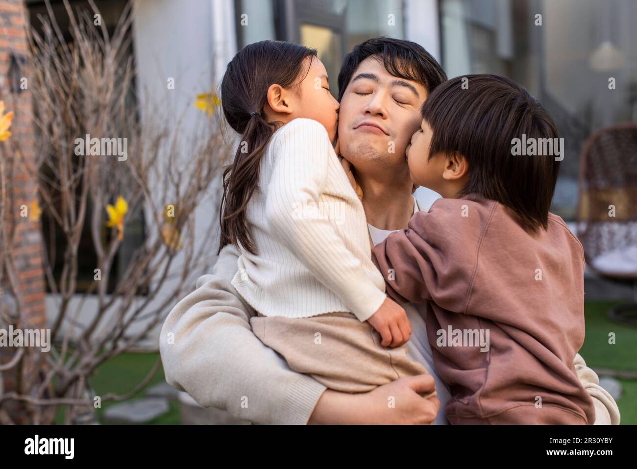 Happy little Chinese children and their father Stock Photo - Alamy