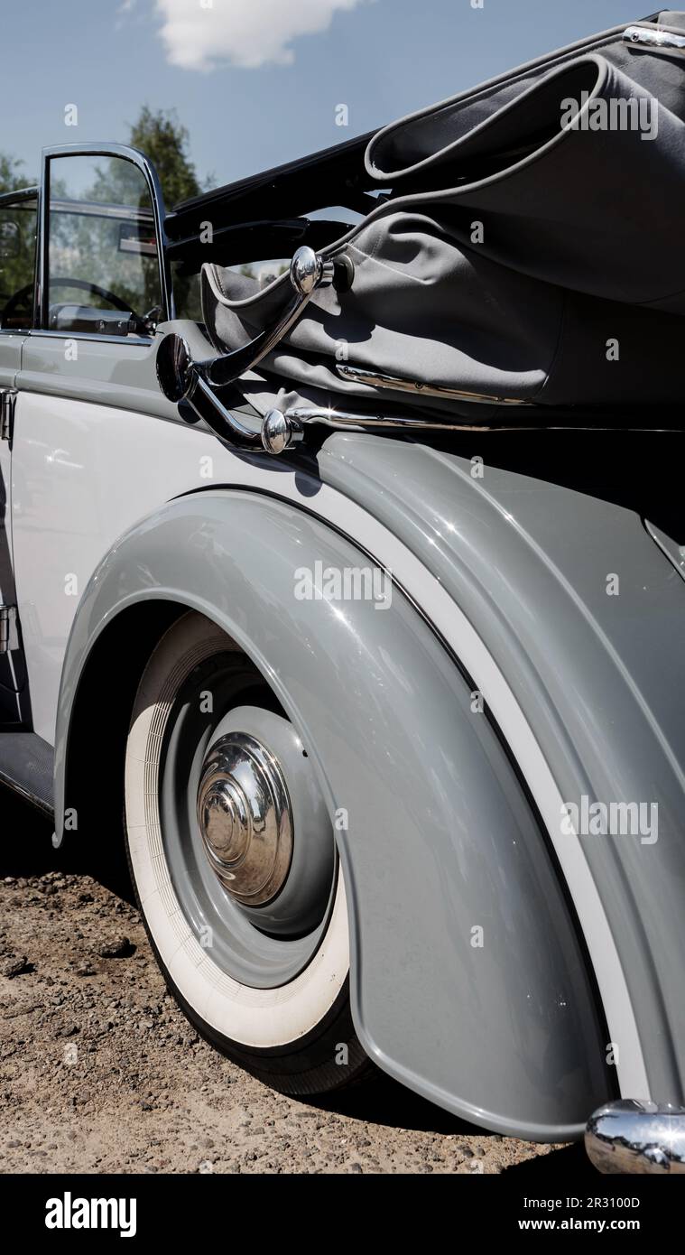 vintage car. rear wheel of oldtimer. classic auto Stock Photo - Alamy