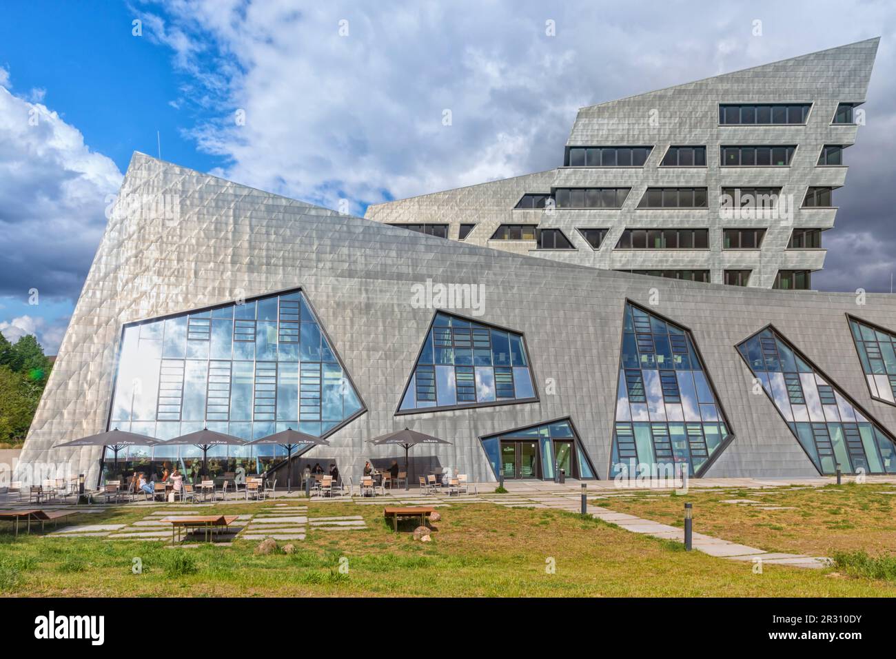 University main building hi-res stock photography and images - Alamy