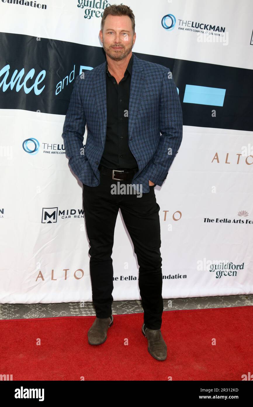 LOS ANGELES - MAY 17: Eric Martsolf at the Dance and Dialogue 10th ...