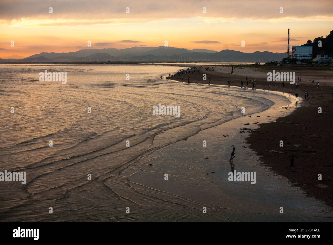 Sea beach golden hour hi-res stock photography and images - Alamy