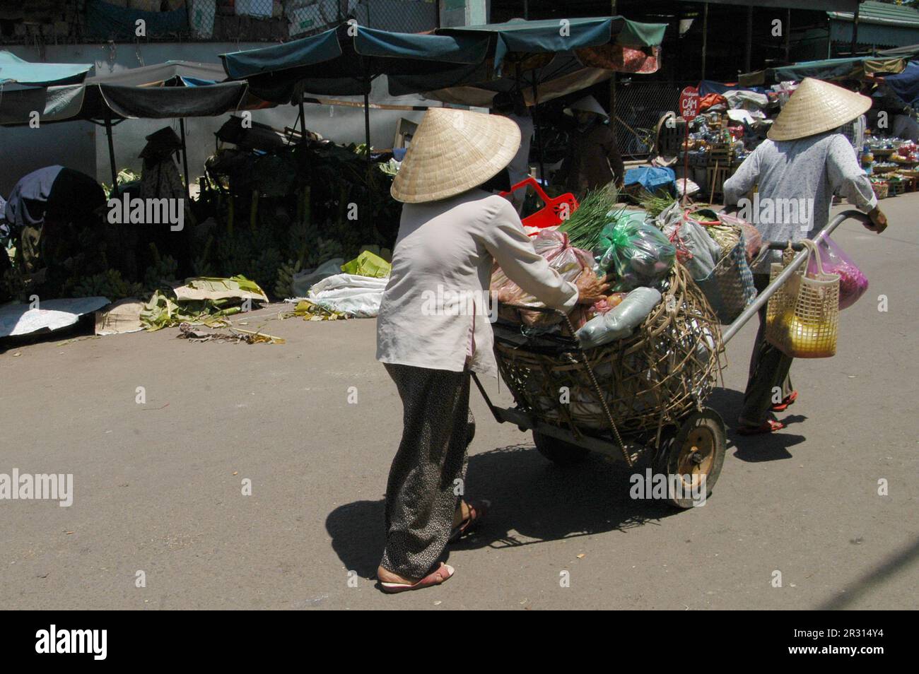 Dong Ba market in Hue city, Vietnam. 越南旅游, Turismo Vietnamita, वियतनाम ...