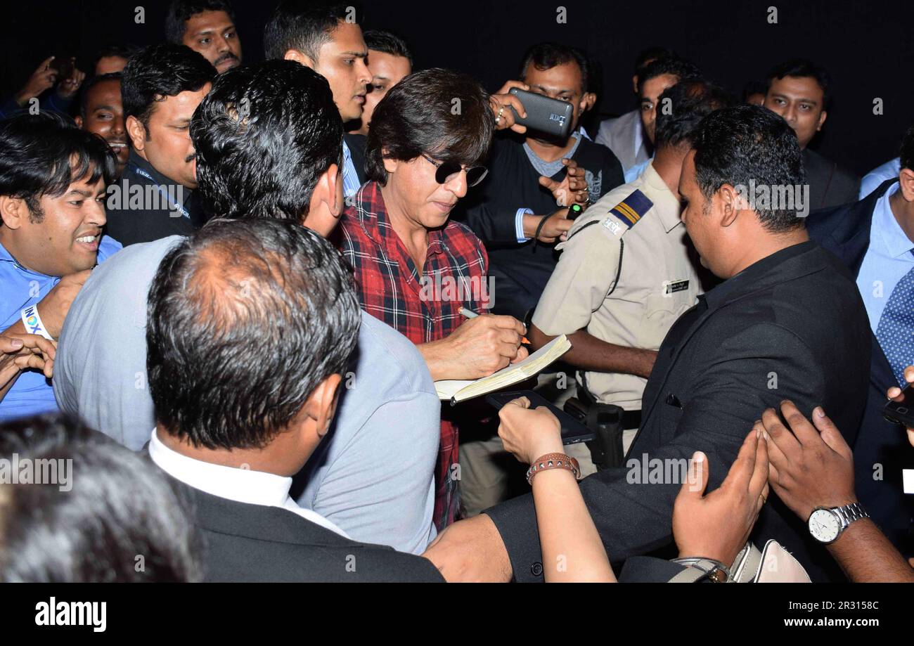 Shah Rukh Khan, SRK, Indian actor, signing autographs, INOX ...