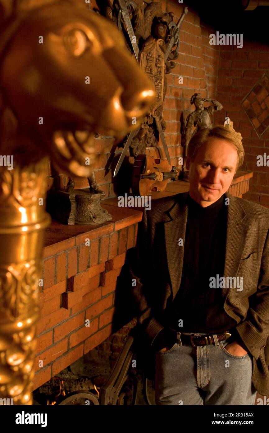 Digital fortress dan brown hi-res stock photography and images - Alamy