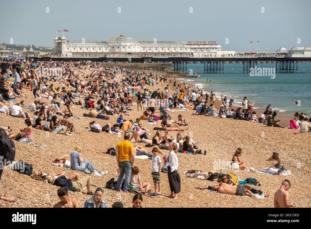 Brighton, May 20th 2023: The scene on a crowded and buzzing Brighton ...