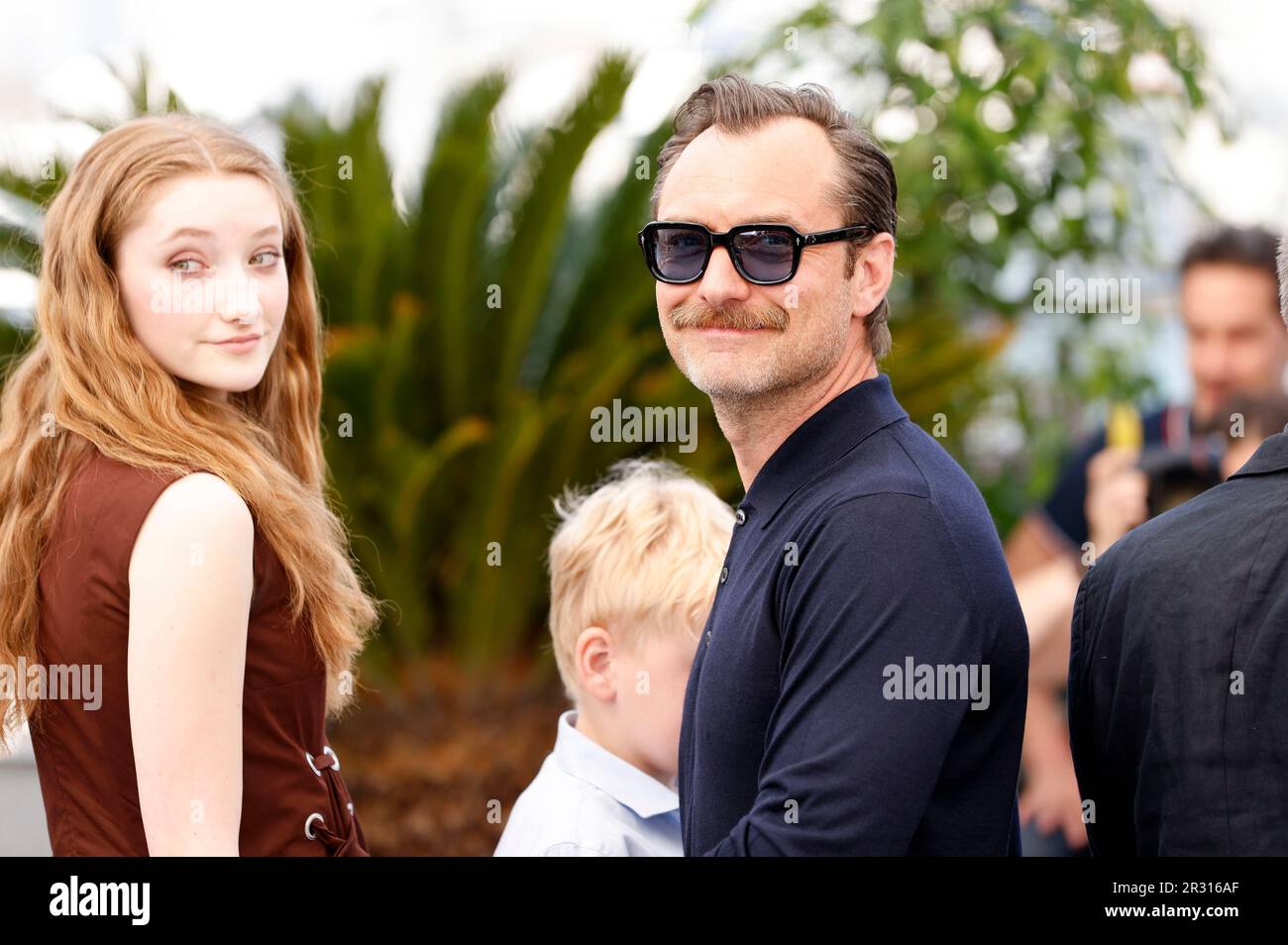 Cannes, France. 22nd May, 2023. Junia Rees und Jude Law beim Photocall ...