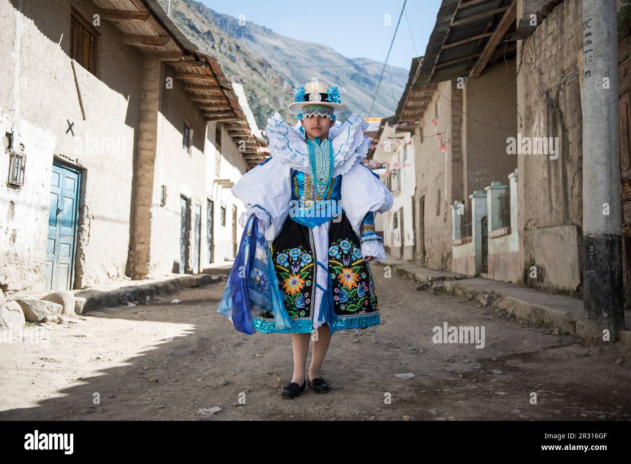 Beautiful peruvian girl hi-res stock photography and images - Alamy