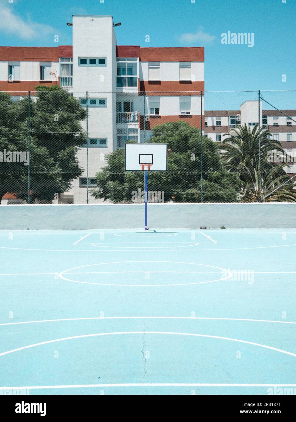 Basketball hoop against brick wall hi-res stock photography and images ...