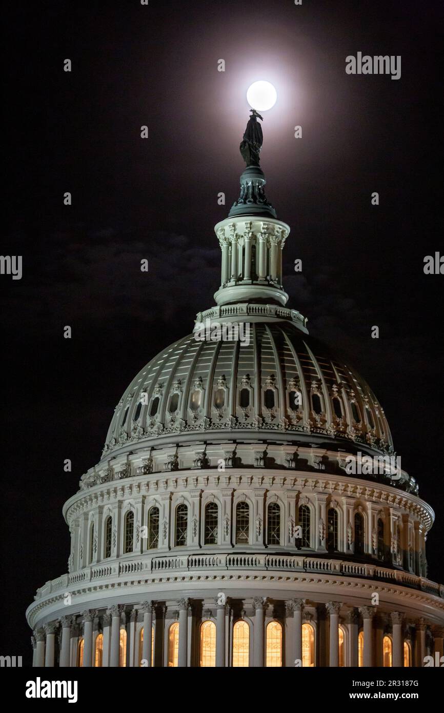 U s capitol building at night hi-res stock photography and images - Alamy