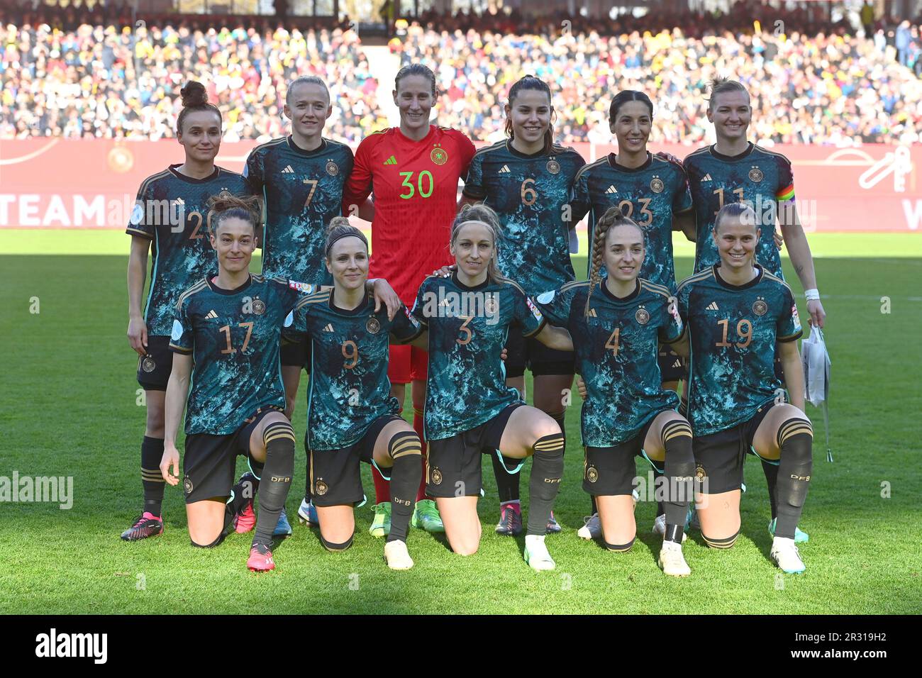 Teamfoto,Team,Mannschaft,Mannschaftsfoto, hi.v.li:Lina MAGULL (GER),Lea ...