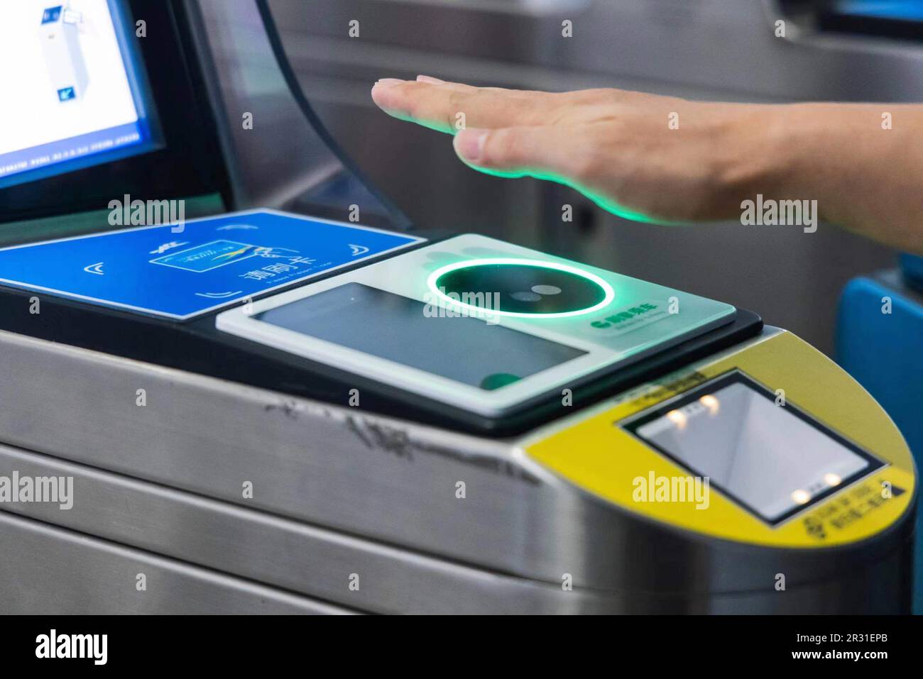 (230522) -- BEIJING, May 22, 2023 (Xinhua) -- A passenger has his palm ...