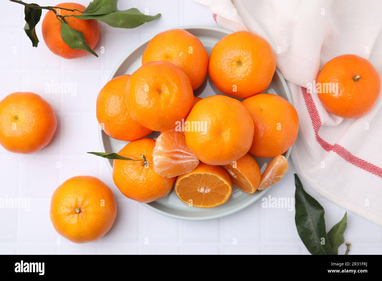 Plate peeled tangerines leaves hi-res stock photography and images - Alamy