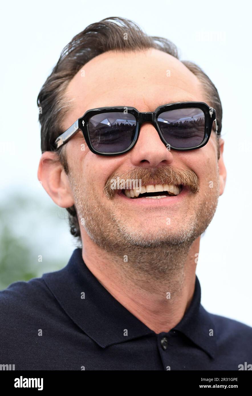 Cannes, France. 22nd May, 2023. British actor Jude Law attends the ...