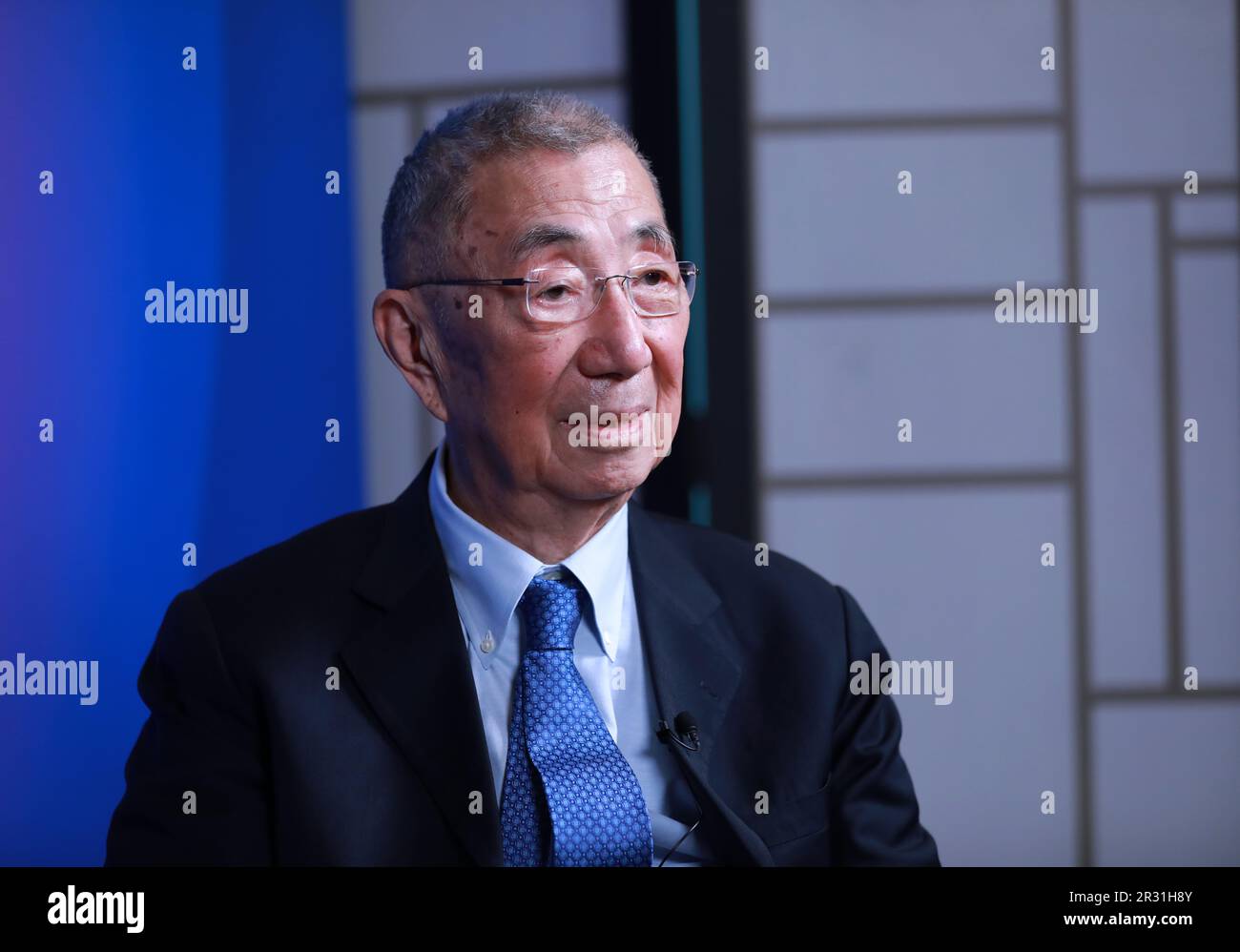 (230522) -- GUANGZHOU, May 22, 2023 (Xinhua) -- Nobel Laureate Samuel ...