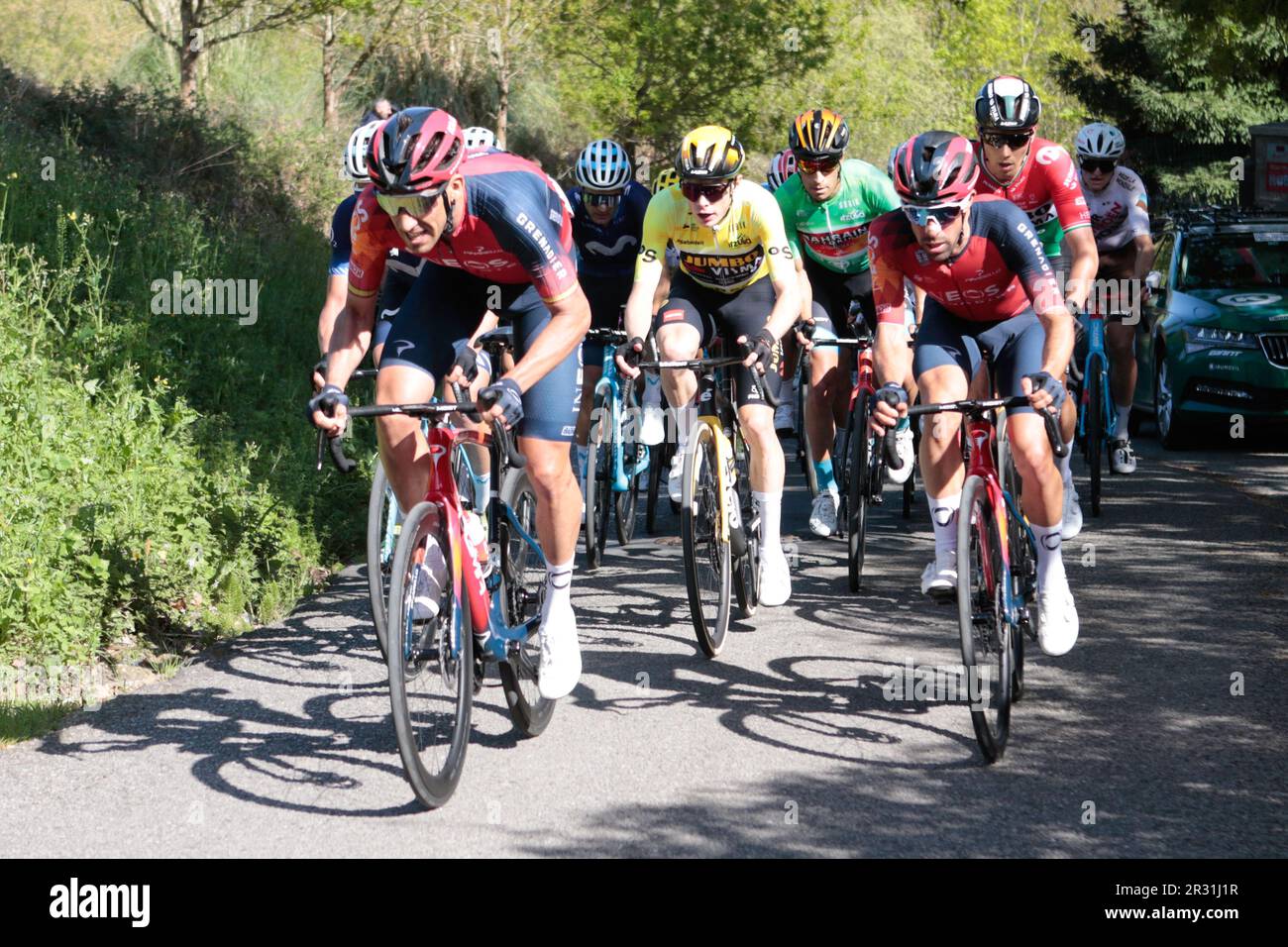 Jonas Vingegaard in yellow race leaders jersey rides behind Ineos ...