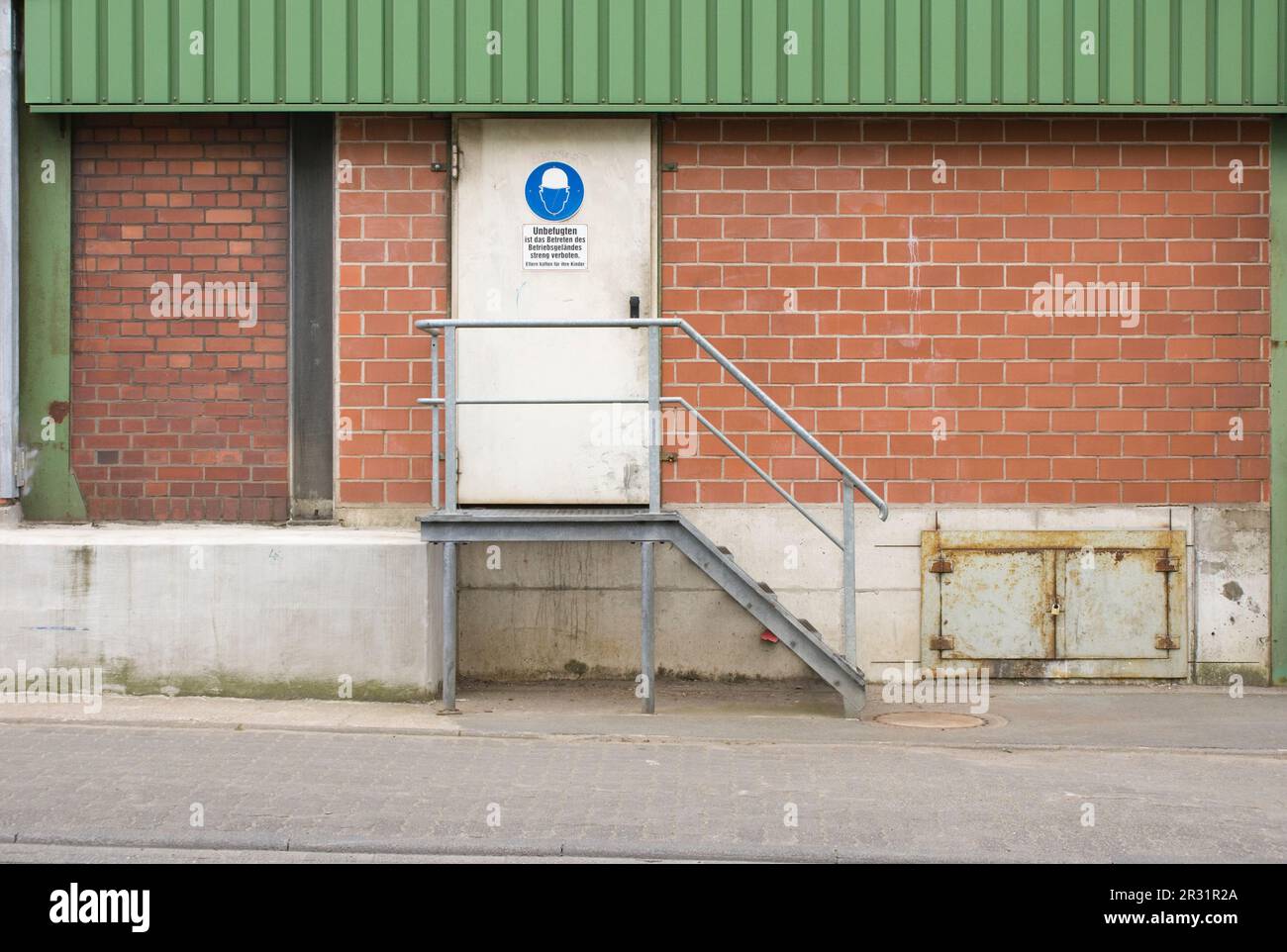 Factory entrance sign hi-res stock photography and images - Alamy
