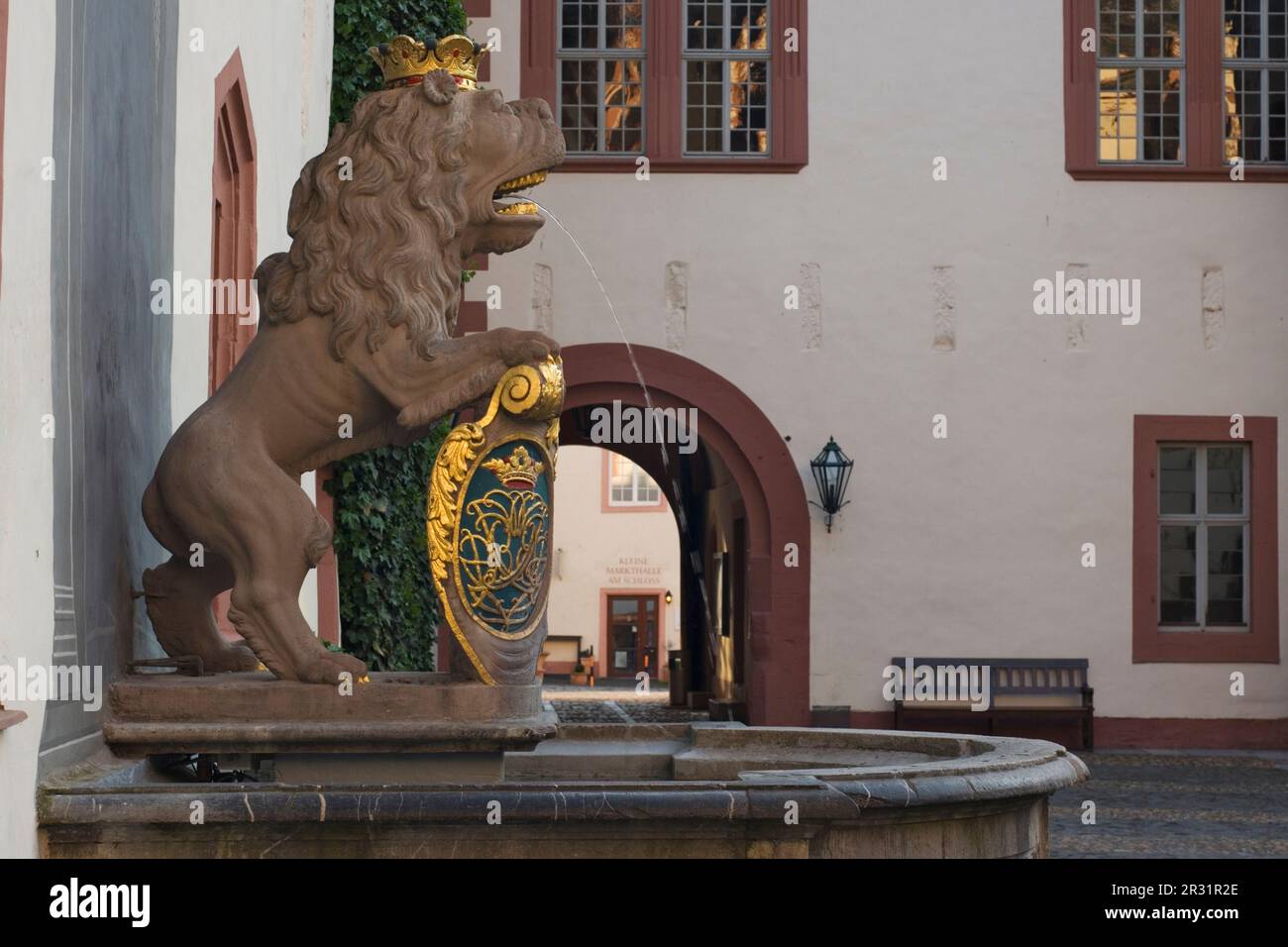 Heraldic animal hi-res stock photography and images - Alamy