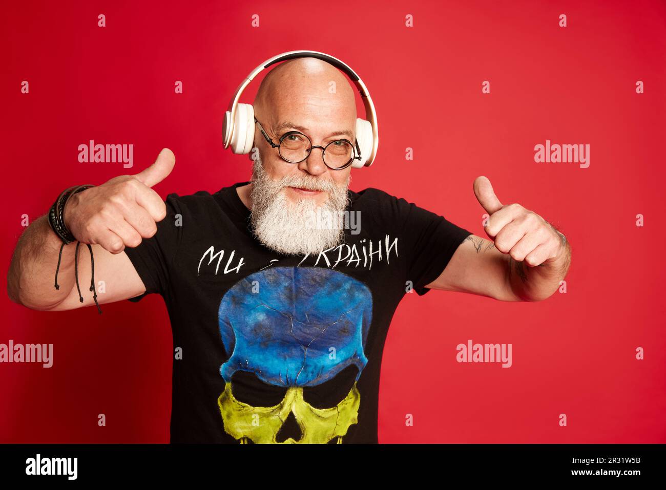 Portrait fp mature bearded, bald man with positive facial expression ...