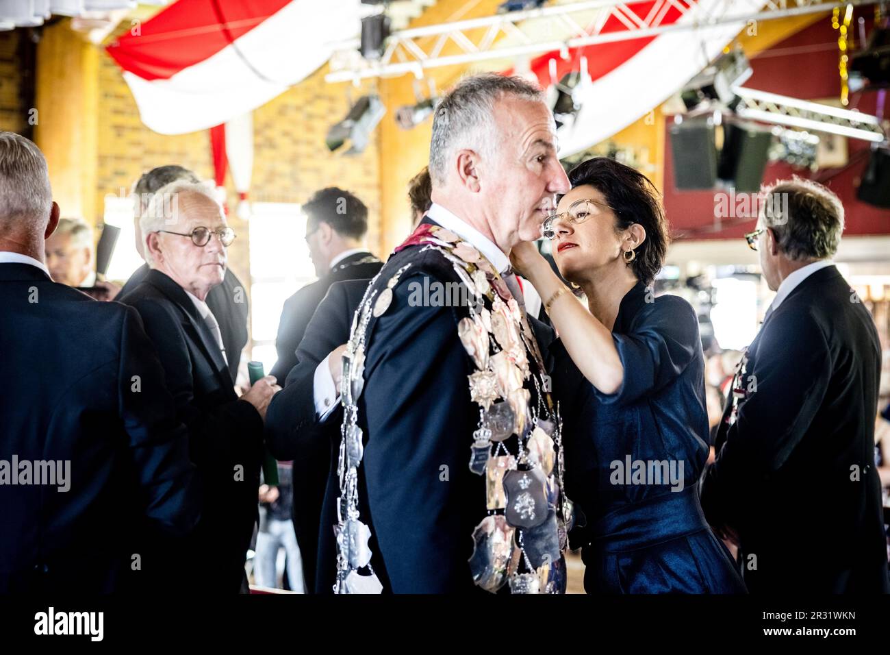 LOBITH - Secretary of State Uslu looks at the shields of the current ...