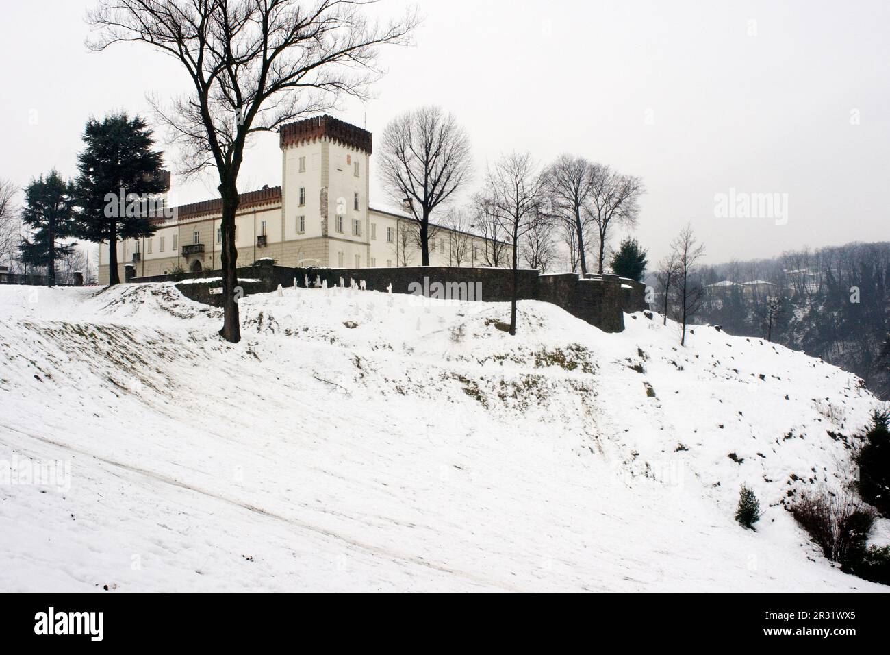 Castiglione Olana, Monteruzzo Castle, winter Stock Photo - Alamy