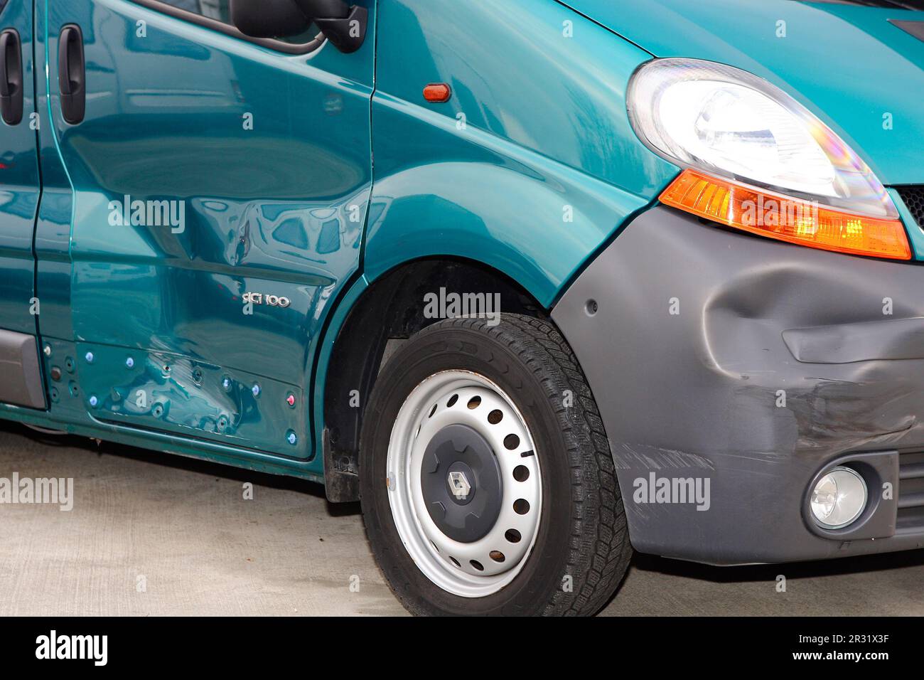 Car involved in an accident hi-res stock photography and images - Alamy