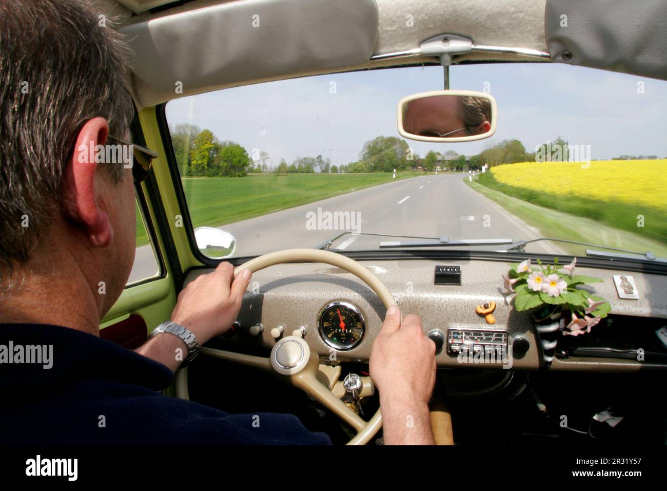 Highway driving 1950s hi-res stock photography and images - Alamy