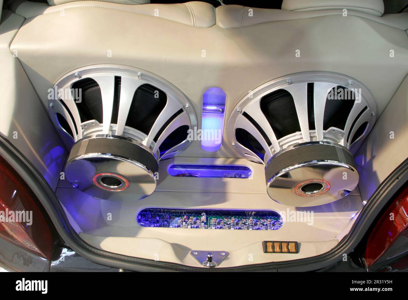 Autotuning hi-res stock photography and images - Alamy