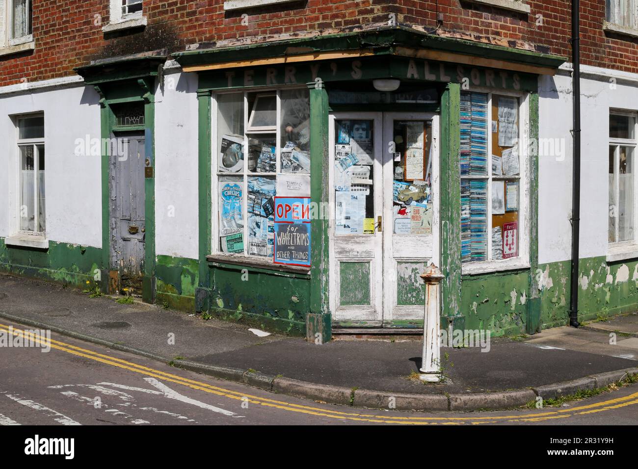 Rundown shop frontage hi-res stock photography and images - Alamy