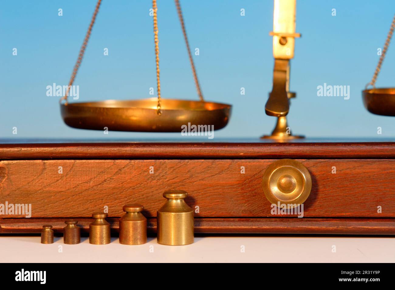 Scales with weights | scales and weights Stock Photo - Alamy