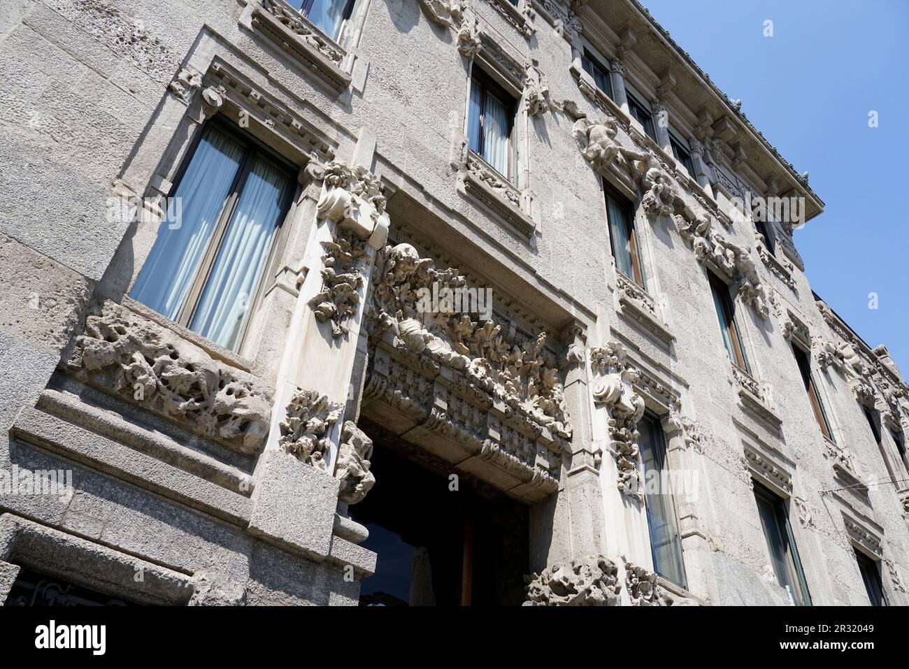 Italian Liberty architecture in Milan, Palazzo Castiglioni palace ...