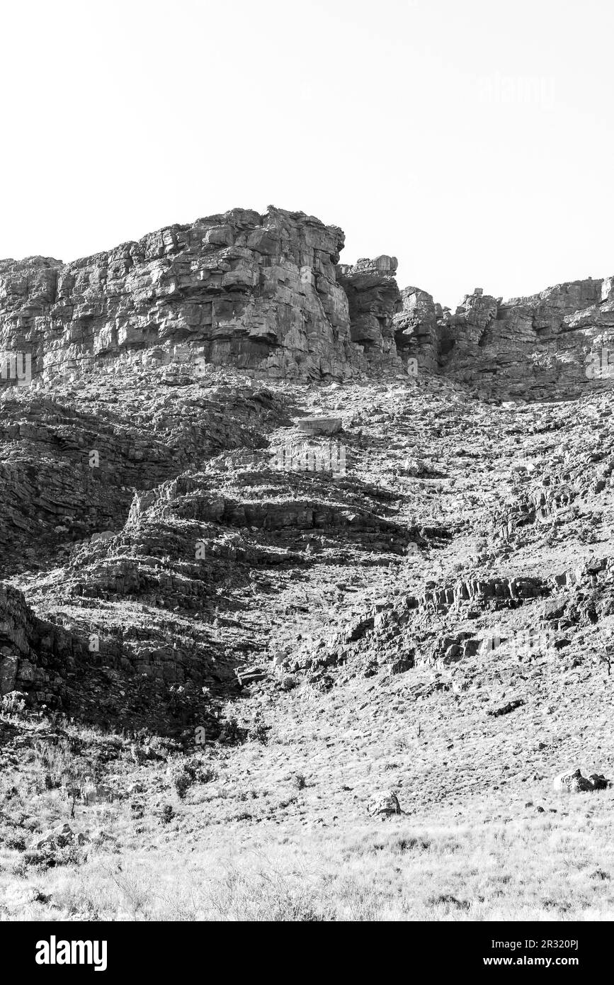 Trail up the valley to the Wolfberg Cracks at Sanddrif in the Western ...