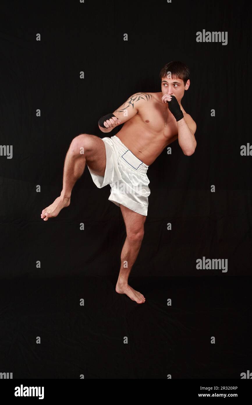 Kickboxing hi-res stock photography and images - Alamy
