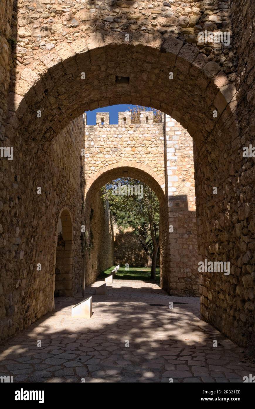 City mounting hi-res stock photography and images - Alamy