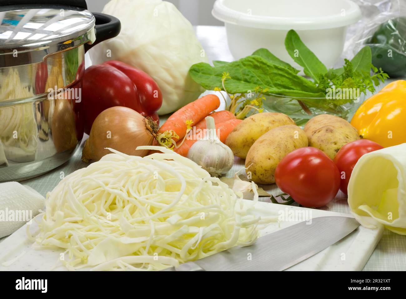 Bowl green borscht sorrel hi-res stock photography and images - Alamy