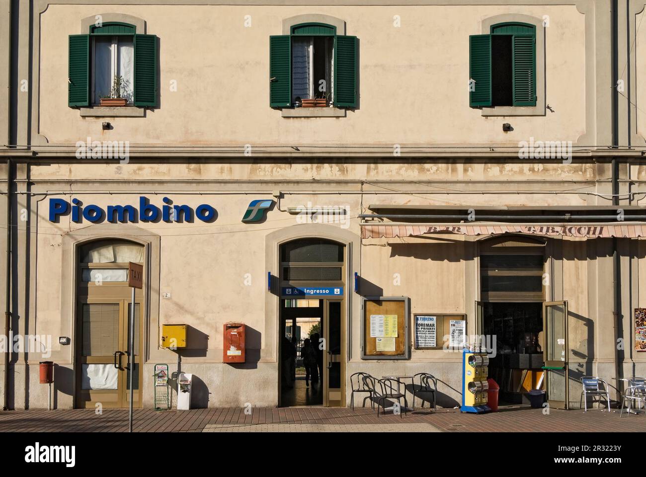 Town scene train station hi-res stock photography and images - Alamy