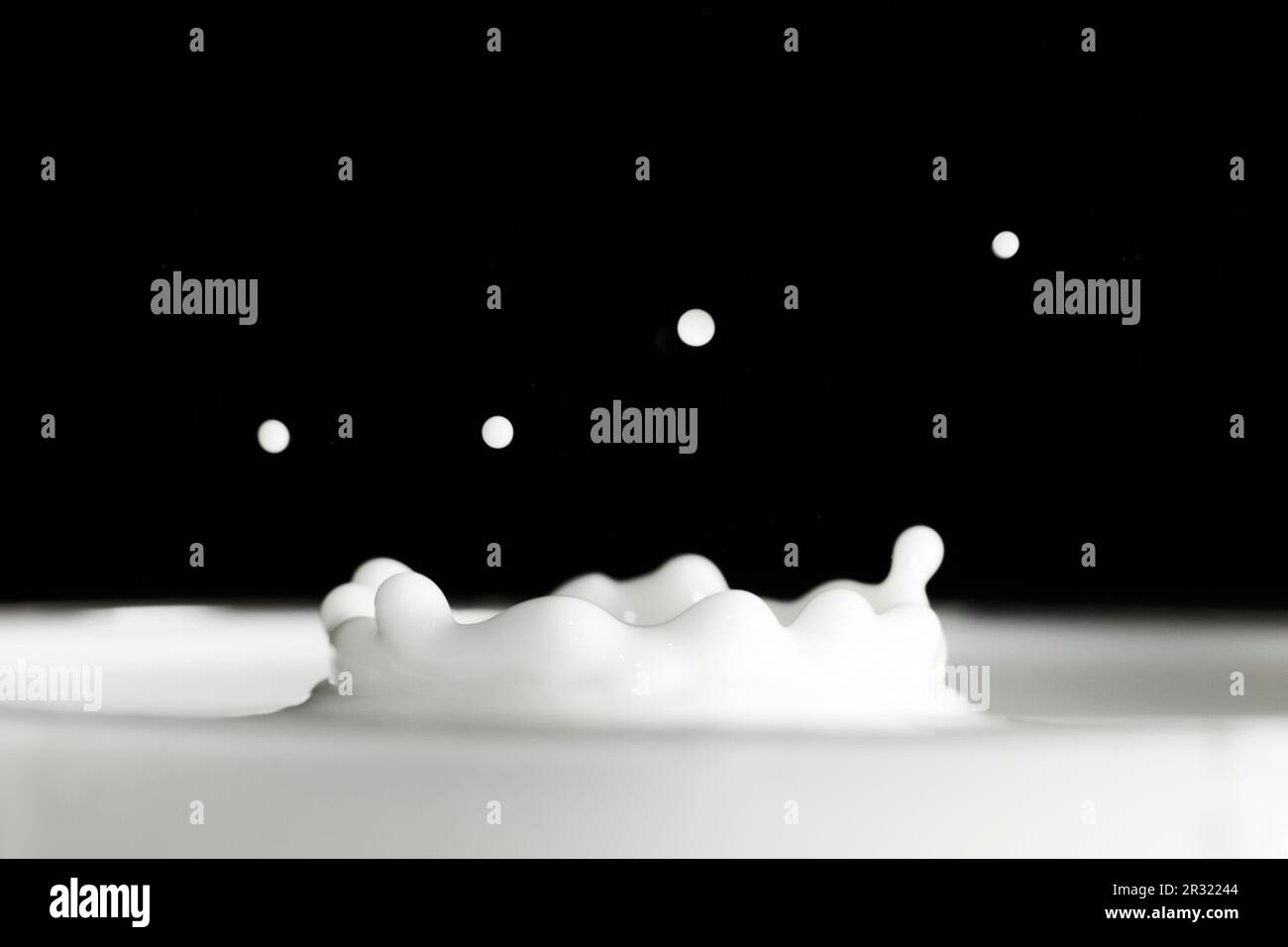 Milk water splash hi-res stock photography and images - Alamy